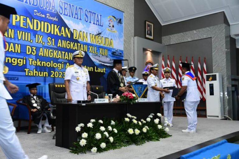 Danpushidrosal Hadiri Sidang Terbuka Senat STTAL, Tupdik Serta Wisuda ...